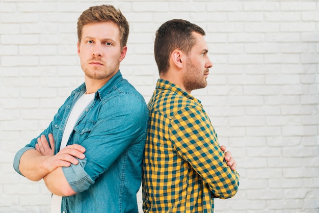 Cómo manejar la envidia entre hermanos