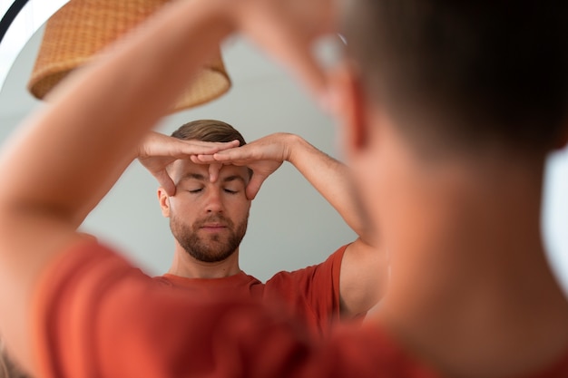 ¿Qué Significa Reflejar en Otra Persona? Su Significado y Significado ...