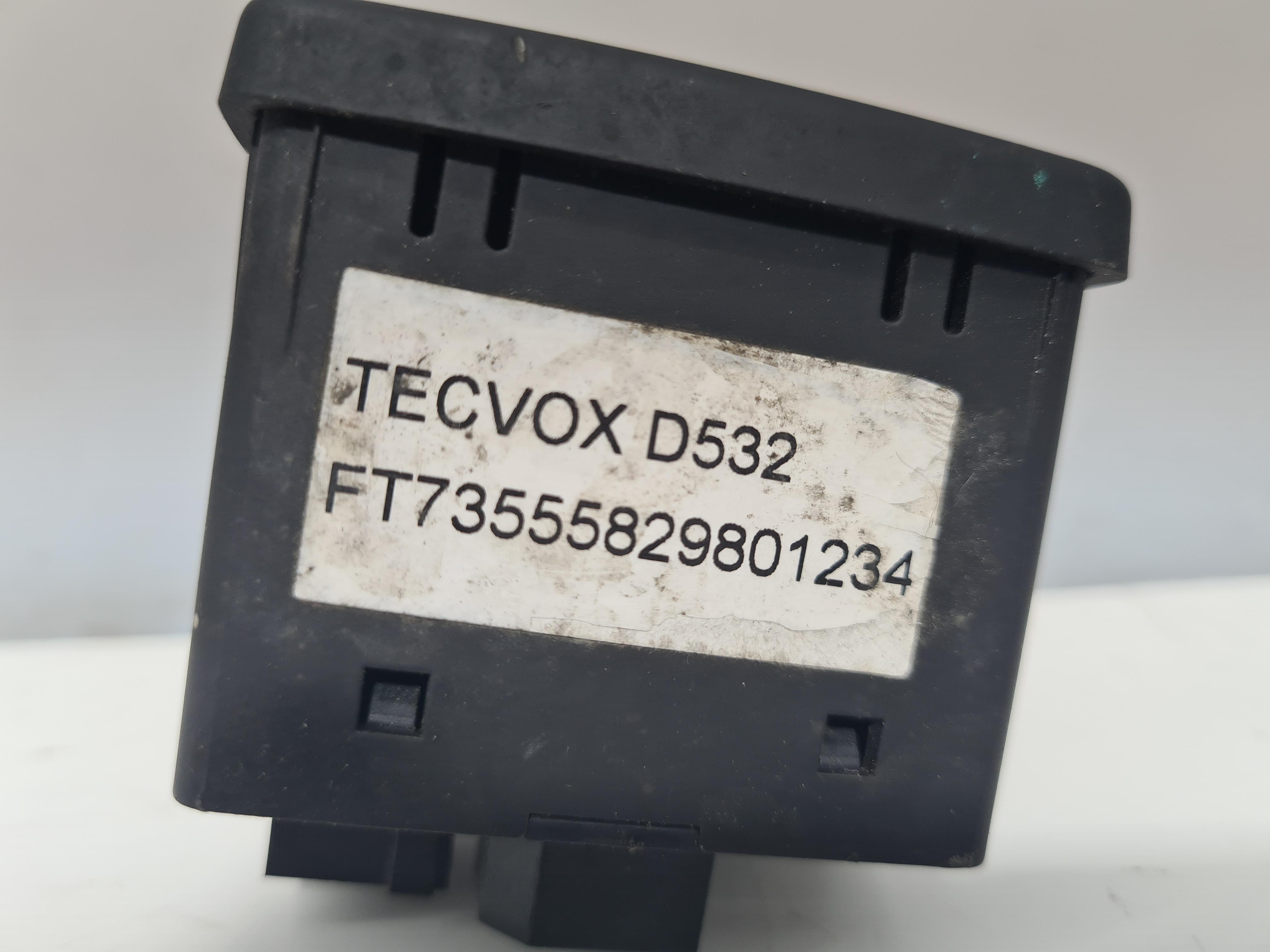 INTERFACCIA PRESA USB/INGRESSO AUX FIAT 500 L Serie (351_352) TECVOX ...