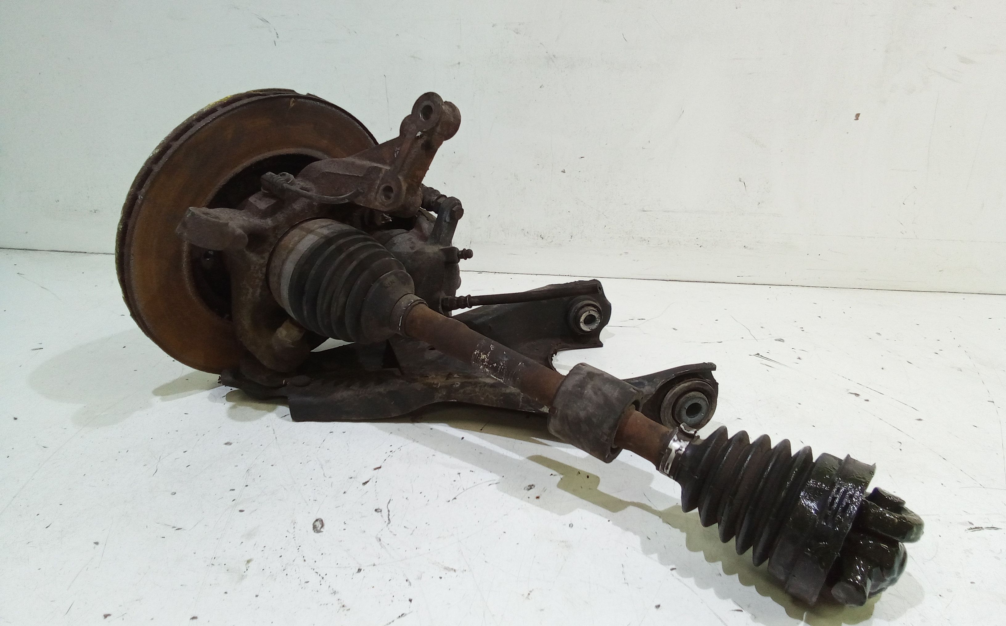 Mozzo ruota anteriore Sinistra guida DACIA Duster 1° Serie | CasoriaCar.it